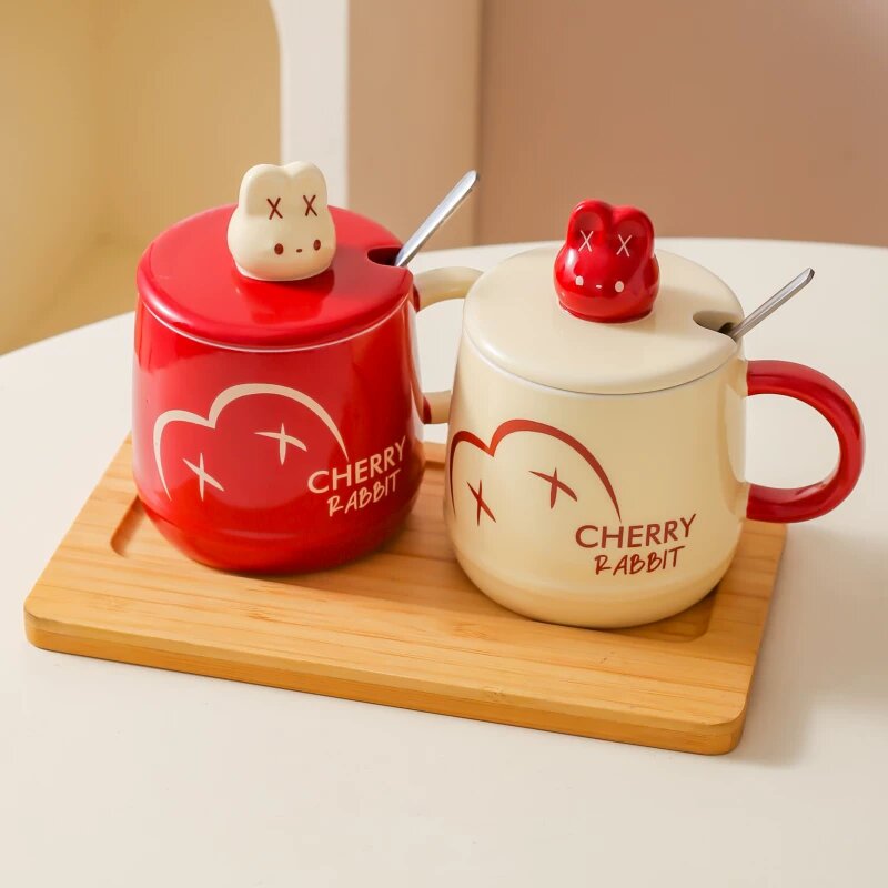 Набор керамических парных чашек: бежевая CHERRY и красная CHERRY с бамбуковой подставкой в пенопластовой упаковке
