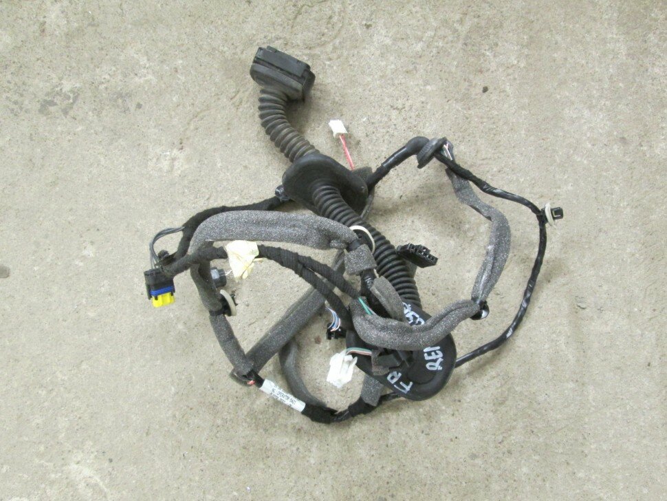 Проводка двери передней правой 241242679R Renault Megane 3 2009> б/у