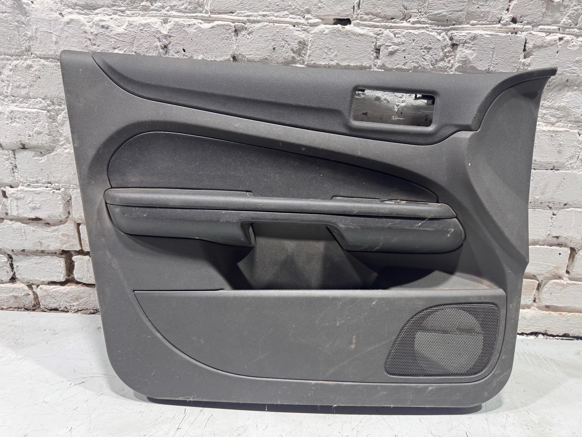 Обшивка двери передней левой Ford Focus 2 (2004 - 2008) 4M51A23943