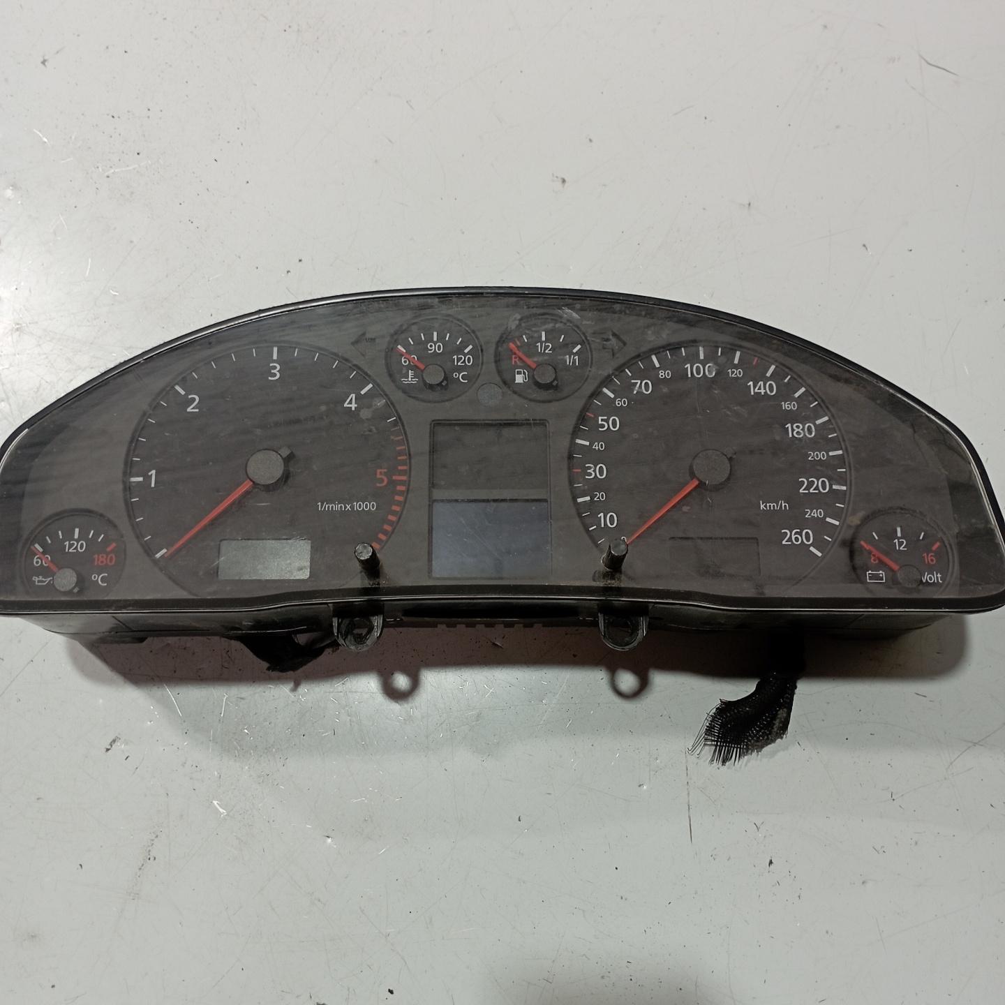 Панель приборов (щиток) Audi A6 C5 (1997 - 2001) 4B0920900M