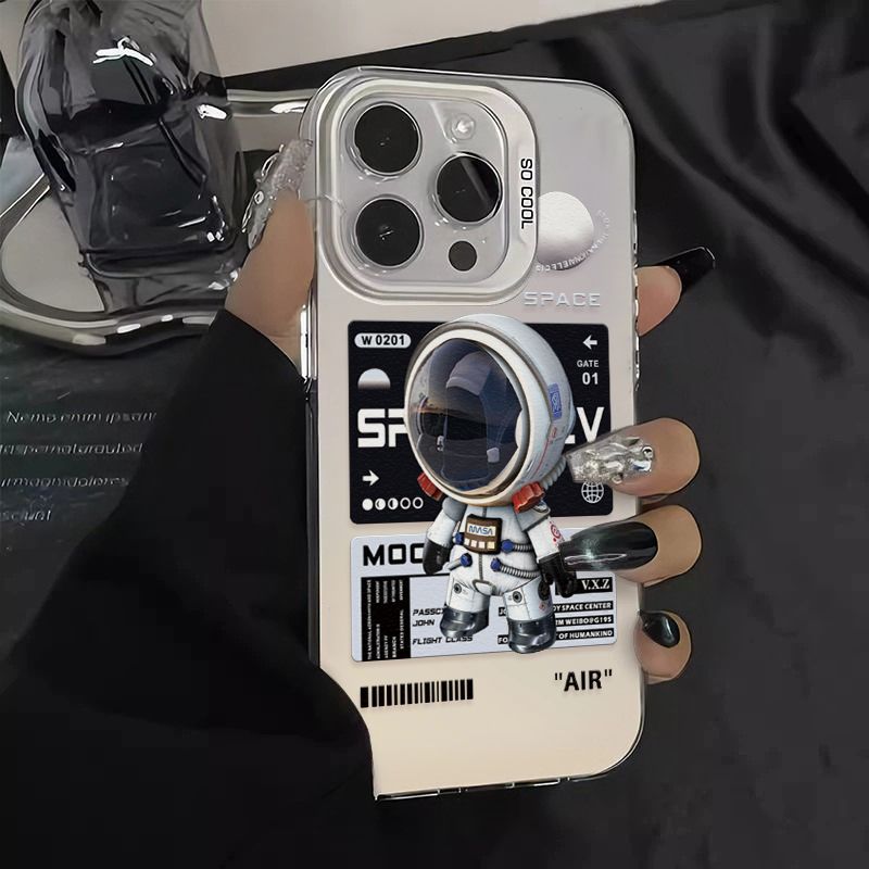 Чехол на Айфон 12 / iPhone 12 белый с дизайном астронавта, классический ударопрочный антицарапинный чехол