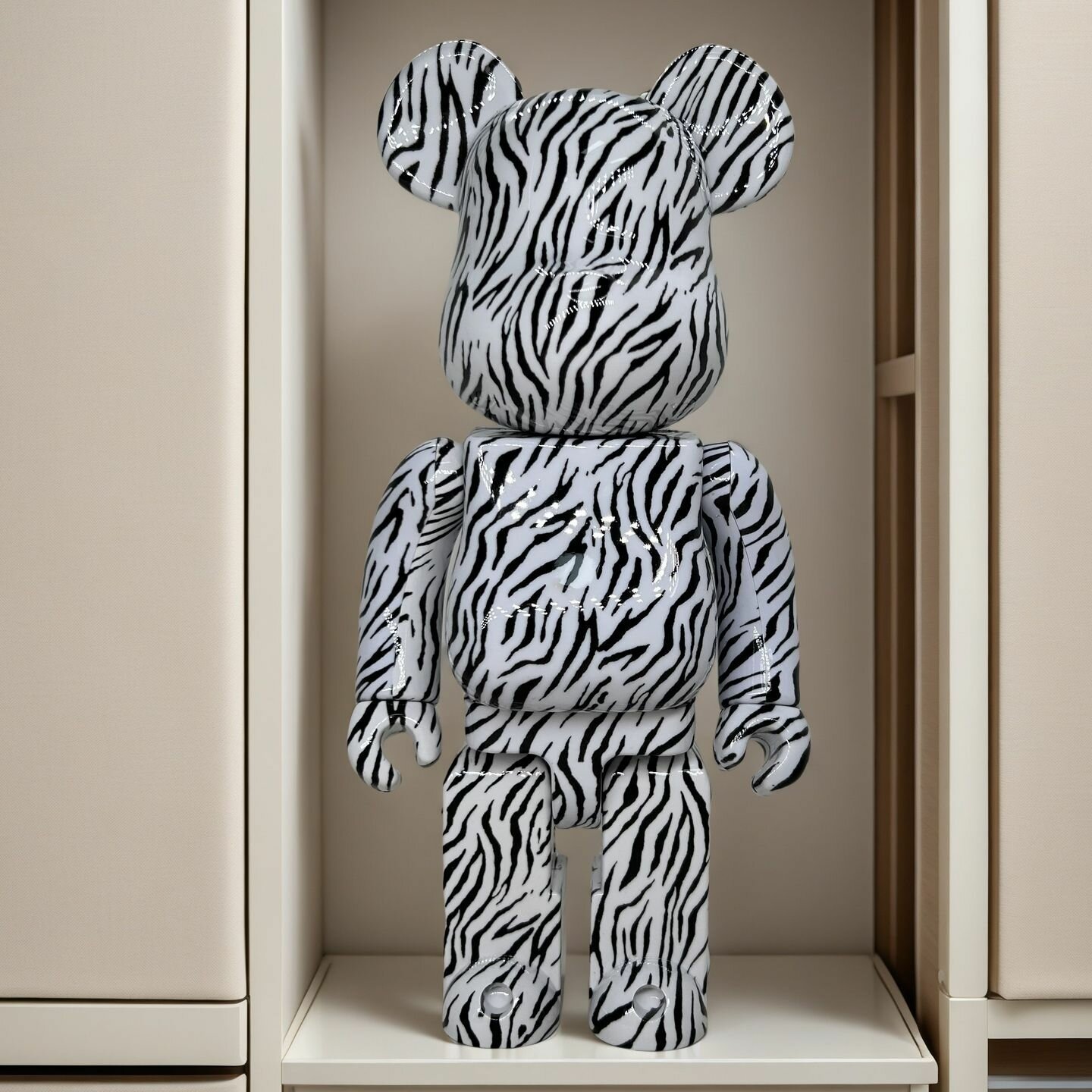 Конструктор Bearbrick 400% «Зебровый полосатый агрессивный медведь» — фигурка медведя для дома и гостиной