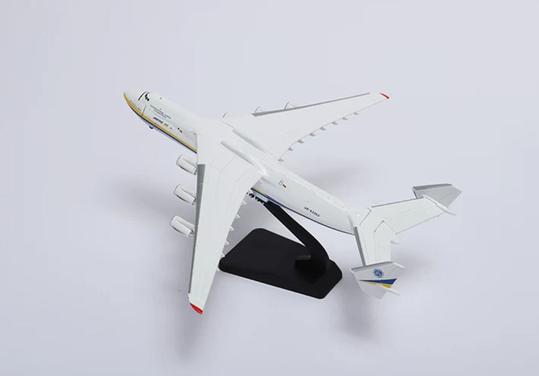 Готовая масштабная модель Ан-225 Мрия с открывающимся носовым грузовым люком, интерактивная, масштаб 1:400, Blue Wings