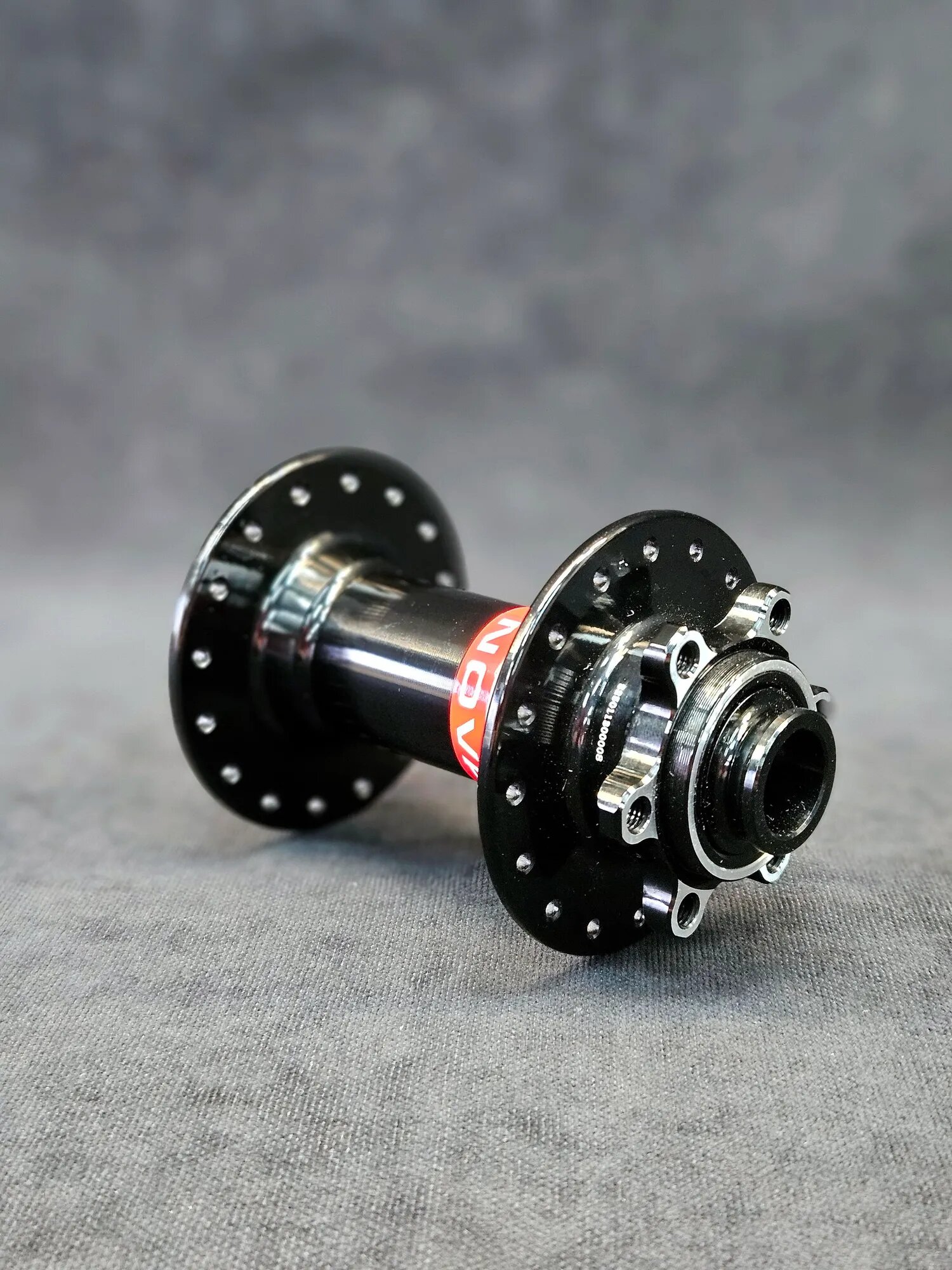 Передняя втулка для велосипеда Novatec D041SB-B15, 32 спицы, 15х110 (boost), ширина: 110мм, под ось: 15мм, черная