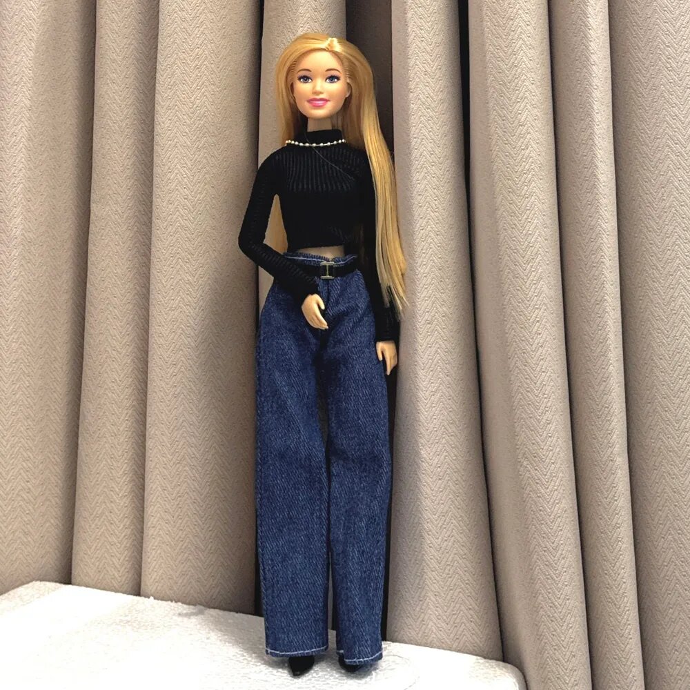 Кукла Barbie 30 см с одеждой: черная водолазка, расклешенные джинсы, туфли