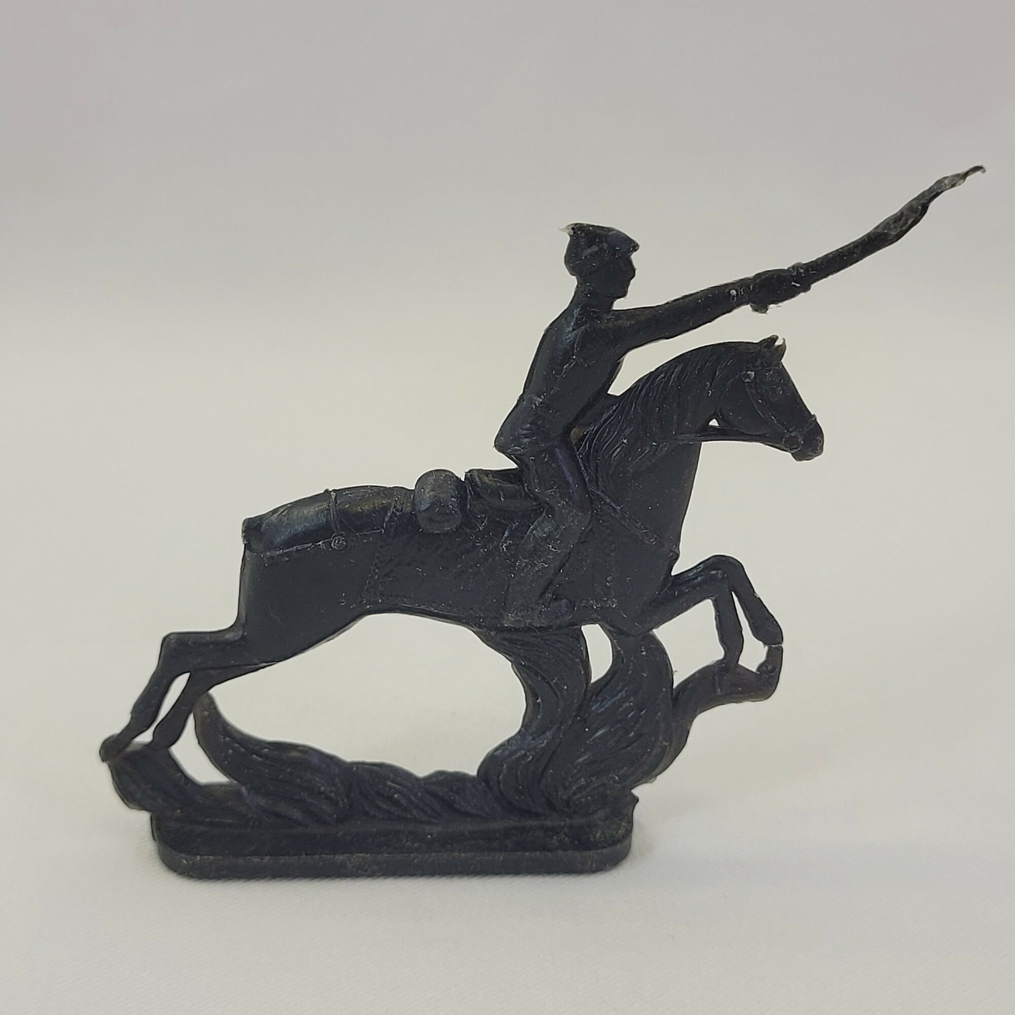 Фигурка всадника винтажная СССР. Солдат на коне с саблей на подставке, игрушка для диорамы