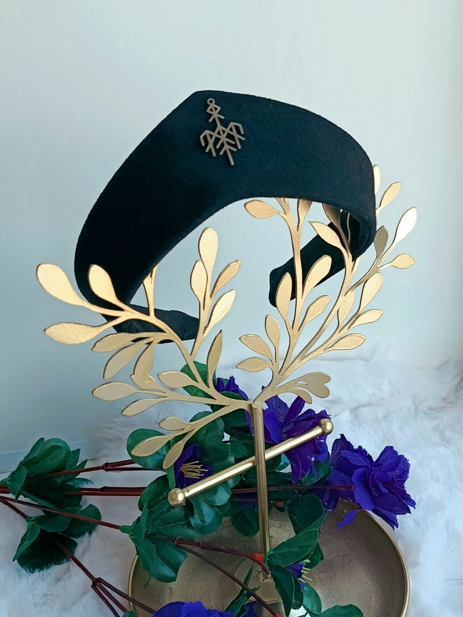 Кокошник с скандинавскими рунами