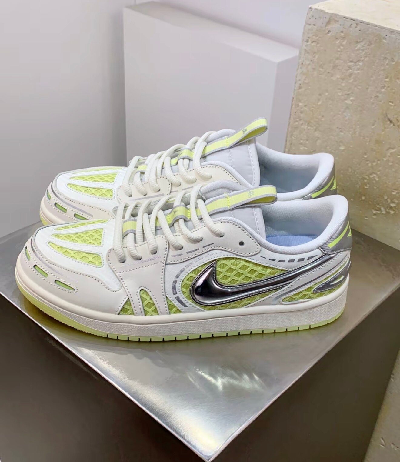 Кроссовки Nike Air Jordan 1 Low SE Method Of Make V3