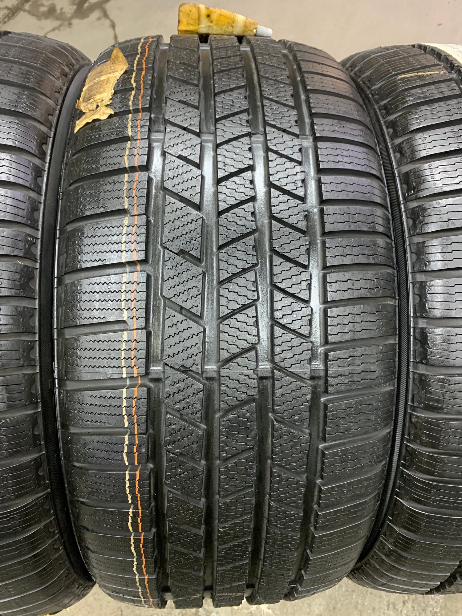 Continental ContiCrossContact Winter 295/40 R20 110V