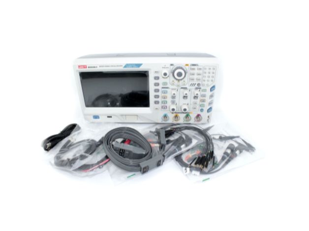 Цифровой осциллограф UNI-T MSO2204-S.