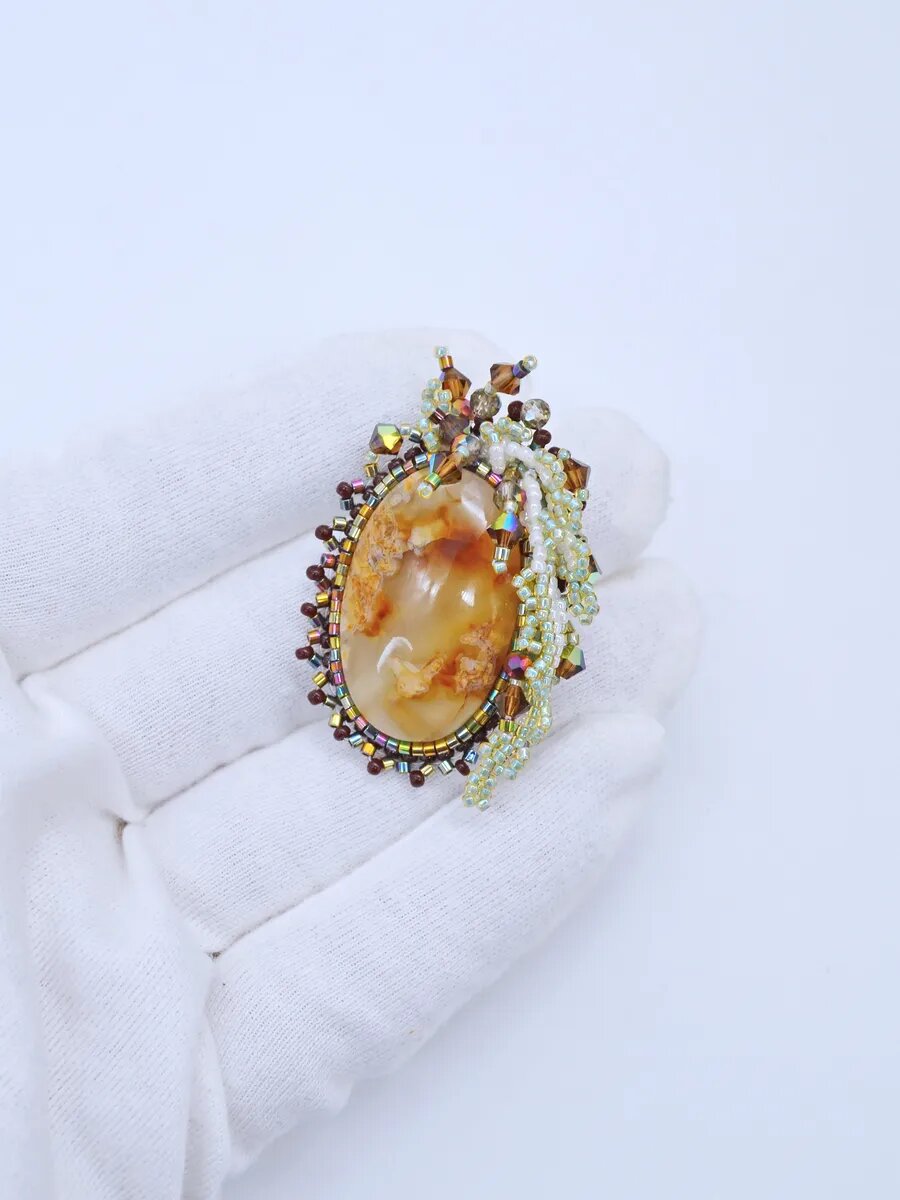 Брошь RINABEAD, бисер, агат, кристаллы Swarovski, кристалл