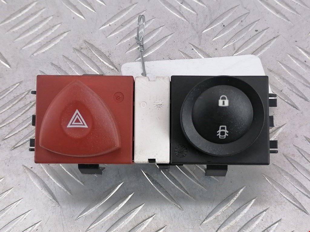 Кнопка аварийной сигнализации / 1548721 8200407415 8200095493 для Renault Megane 2 (с пробегом)