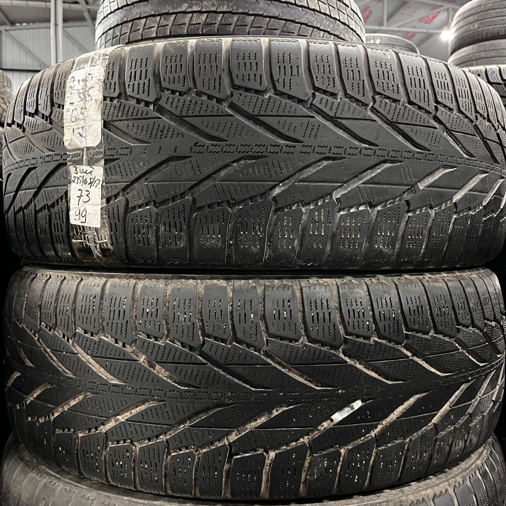 235-65-17 Nokian Tures Зимняя липучка б/у