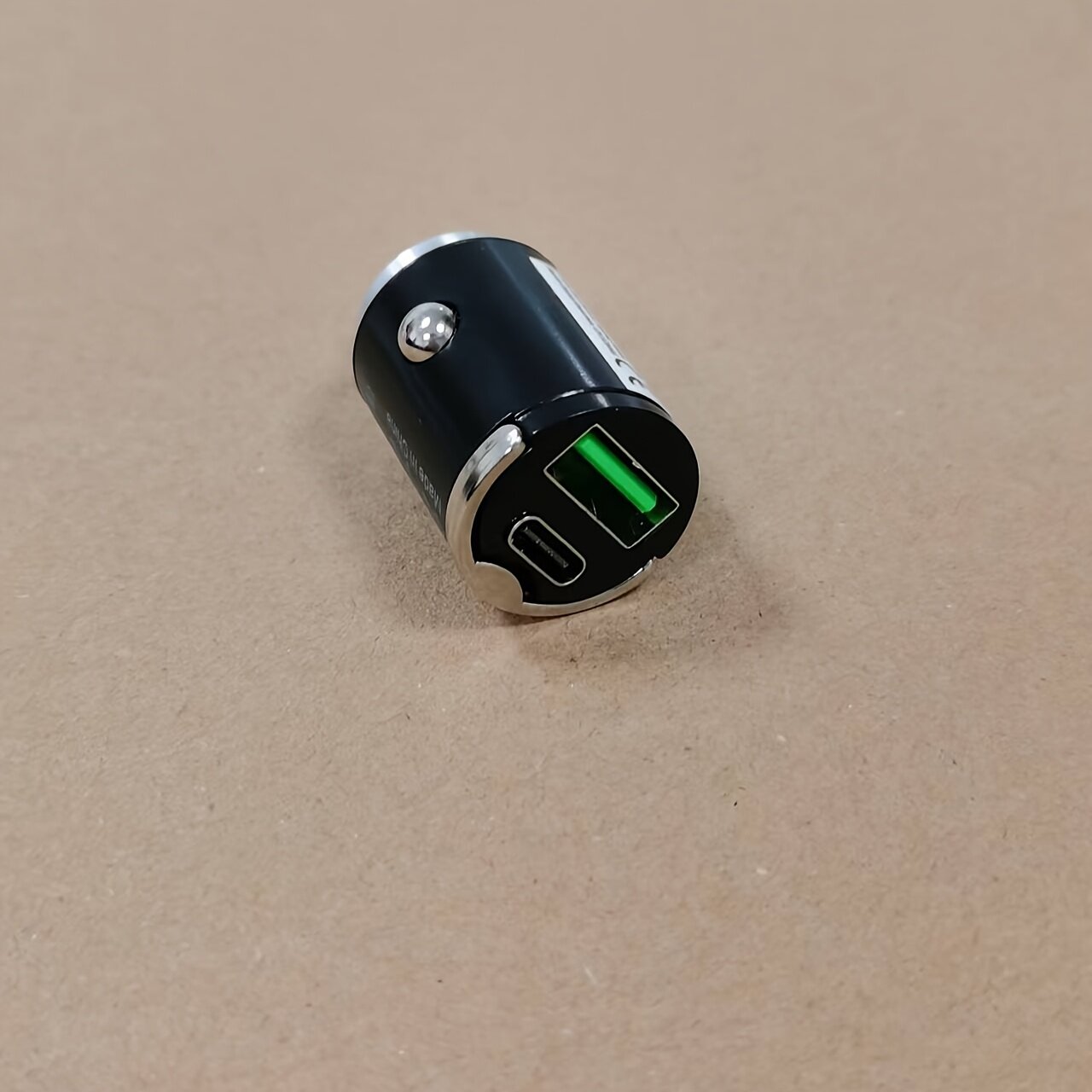 Автомобильное зарядное устройство на 200 Вт с двумя USB-портами, металлическое, компактное, черное
