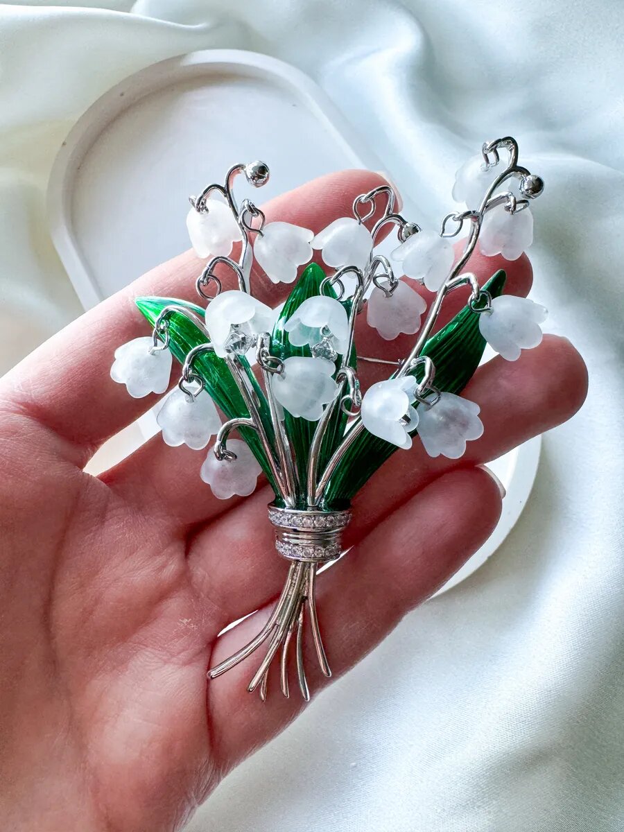 Брошь ANDREEVA jewelry, фианит, белый, серый, зеленый — фото 1