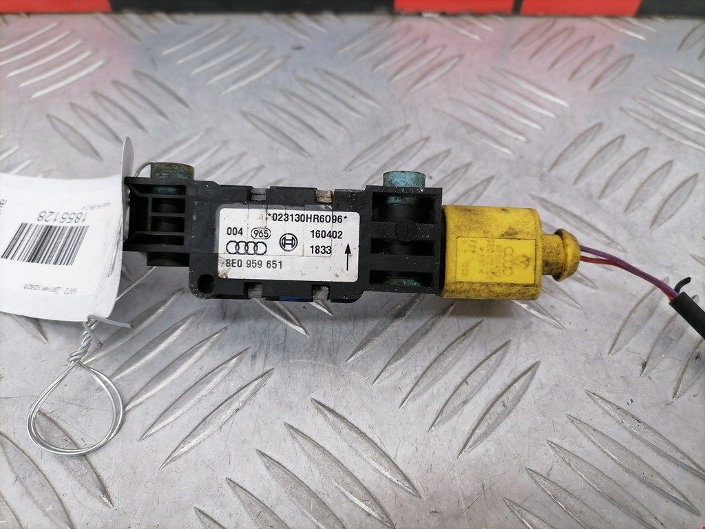 Датчик удара / 1855128 8E0959651 8E0959651 для Audi A4 B6 (с пробегом)