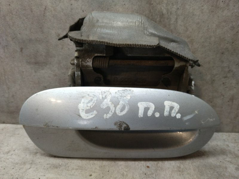Ручка двери передняя правая BMW 7 E38 8208420