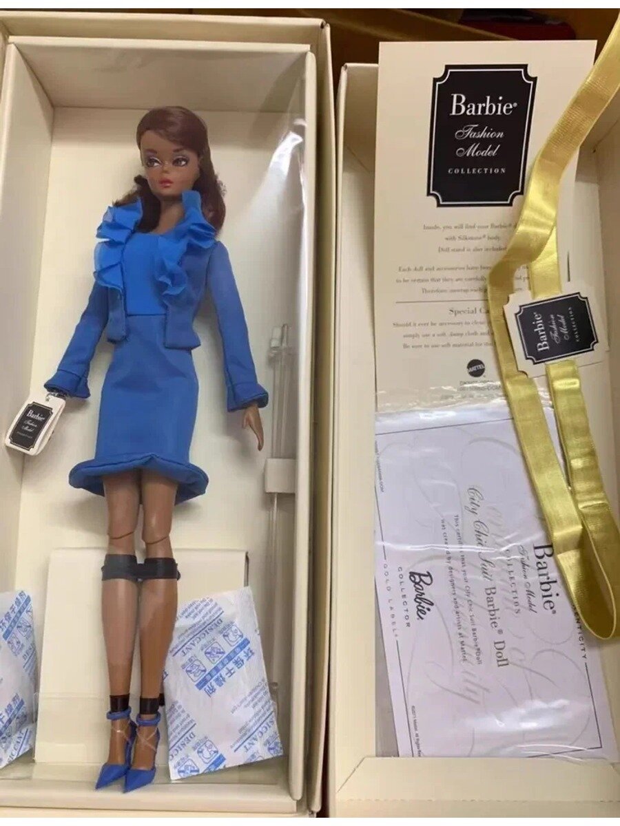 Коллекционная кукла Barbie Fashion Model Collection City Chic Suit с аксессуарами