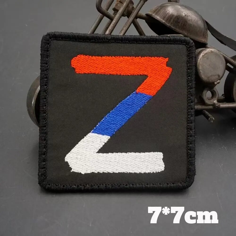 Аксессуар для бижутерии, Вышитый патч "Z" с клейкой основой, 7*7см