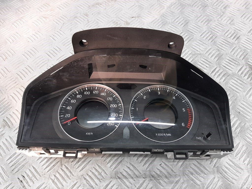 Панель приборная (щиток приборов) / 1673486 30786623AB 36002195 для Volvo V70 3 (с пробегом)