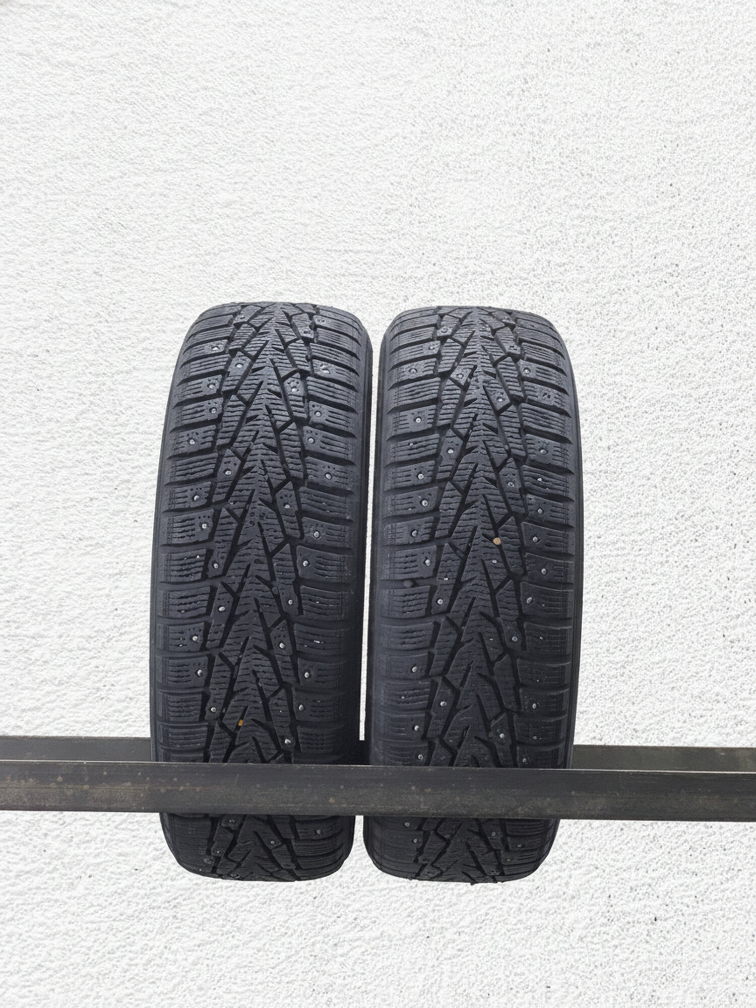 Комплект (2 шт) зимних БУ шин шипованные Nokian Tyres Nordman 7 185/65 R15 20% износ TSB053387