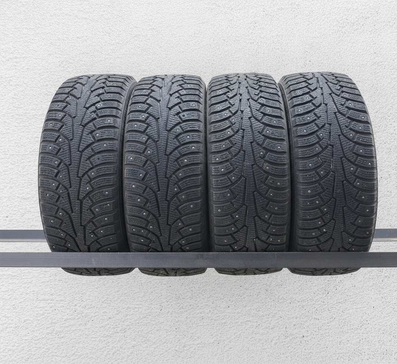 Зимние шины шипованные Nokian Tyres Nordman 5 SUV 235/55 R18 15% износ TSB056686