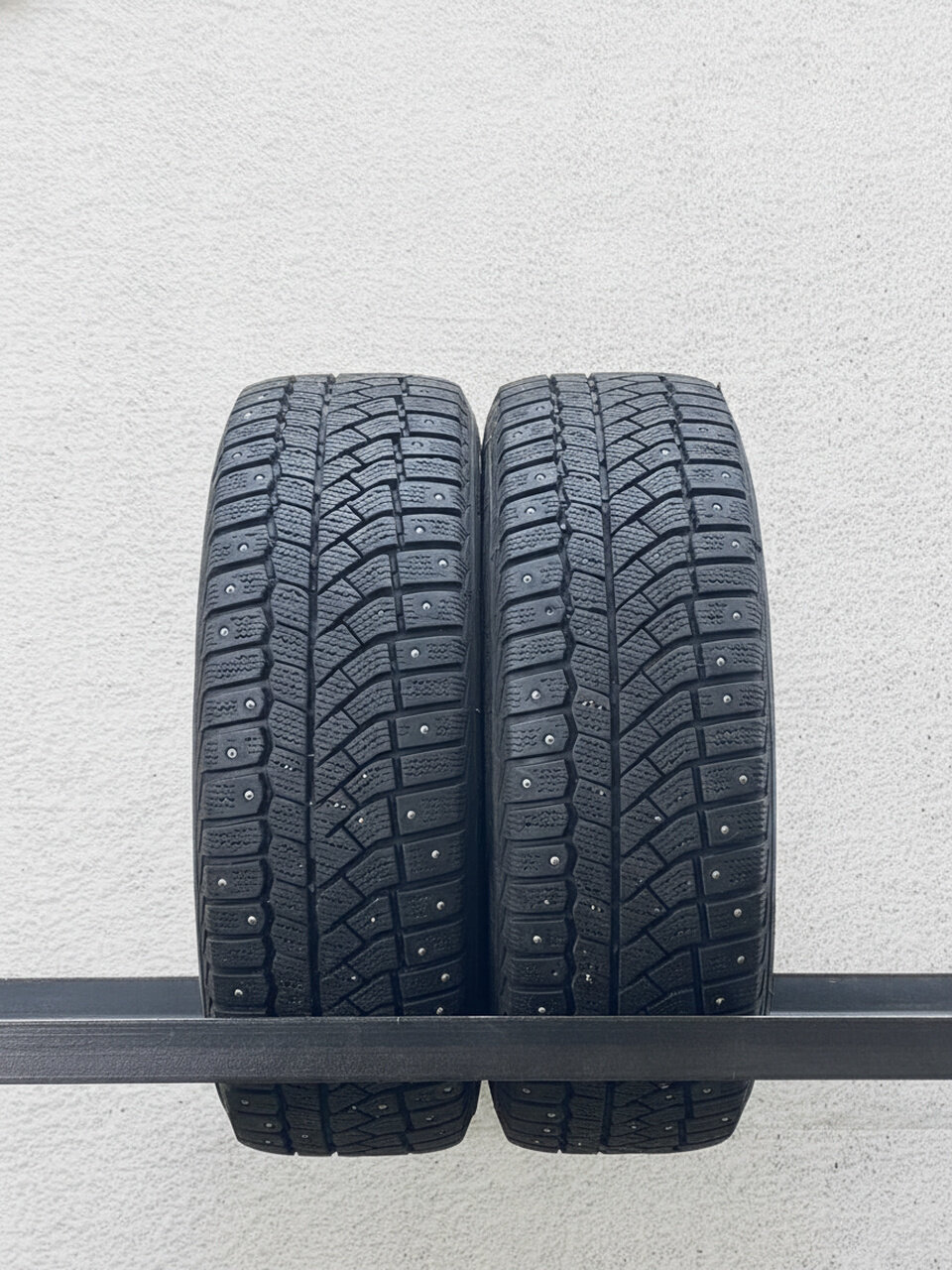 Зимние шины шипованные Viatti Brina Nordico V-522 205/65 R15 5% износ TSB056295