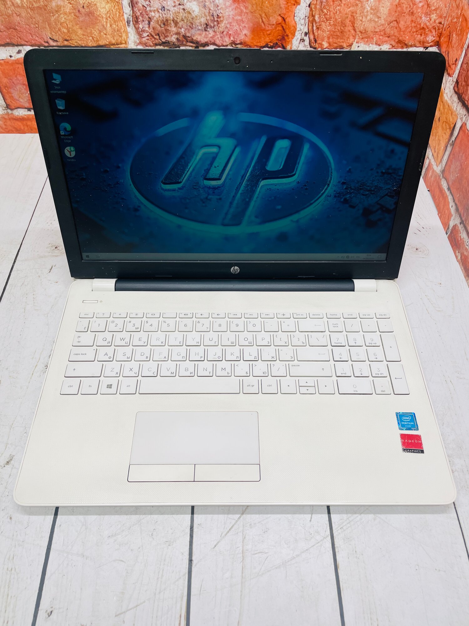 Игровой ноутбук 15,6, HP 15-bs596ur, Intel Pentium 3710, 4 Gb DDR3, 120 Gb SSD, AMD Radeon 530