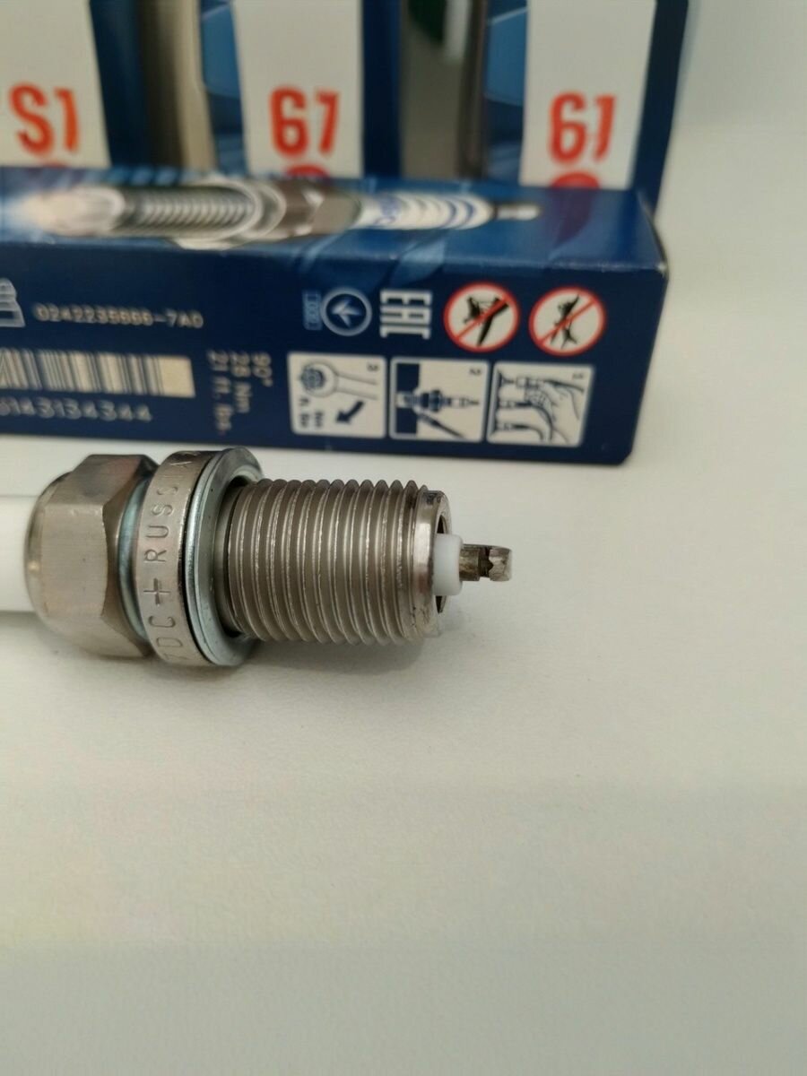 Свеча зажигания Bosch 0242235666/FR7DC 1штука