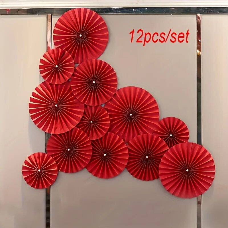 Красные бумажные веера для декора 12