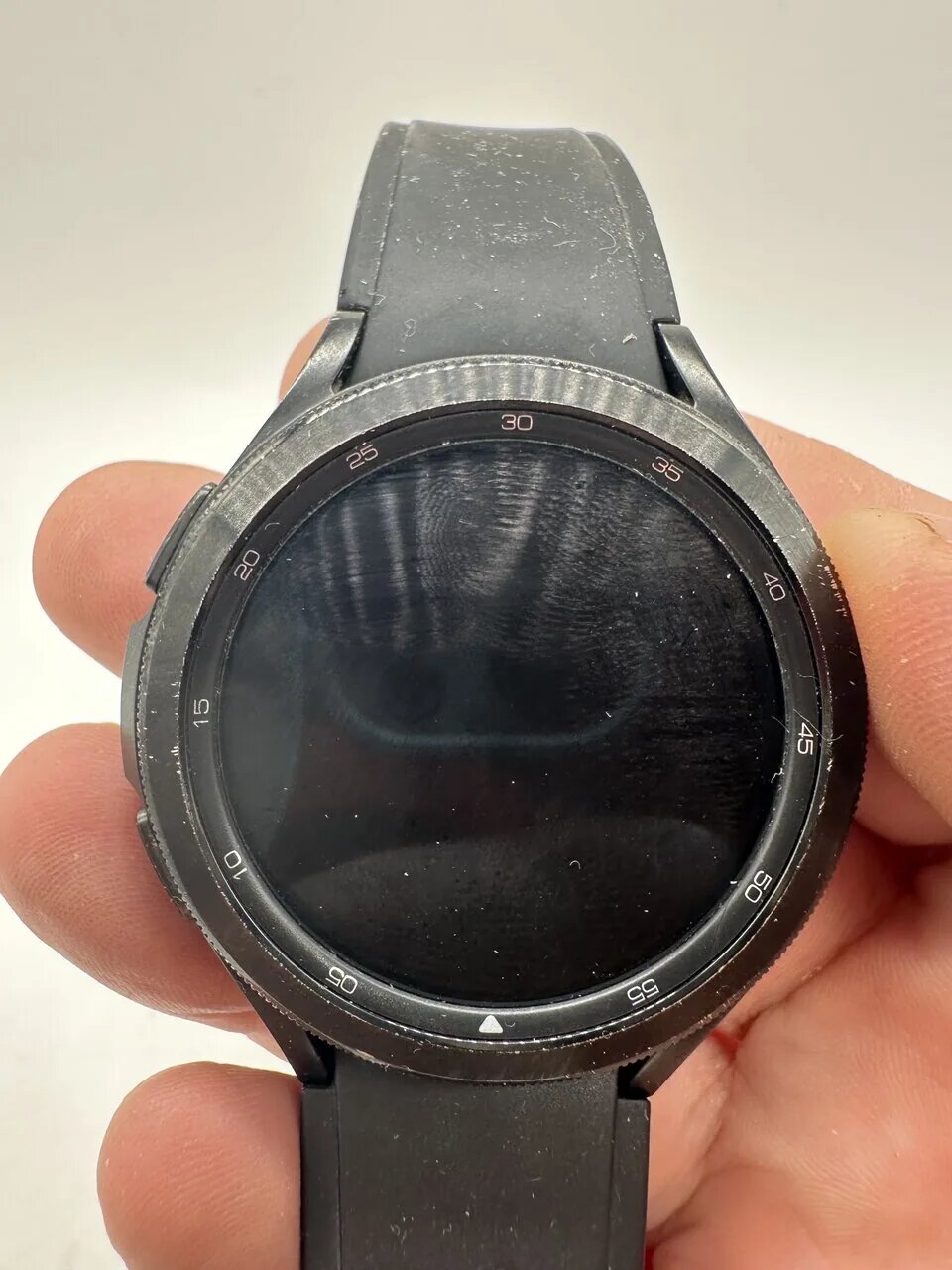 Смарт-Часы Samsung Galaxy Watch4 Classic 42мм RU Black - это умные часы от известного бренда Samsung, которые сочетают в себе стиль, функциональность и надежность. Часы оснащены 42-миллиметровым корпу