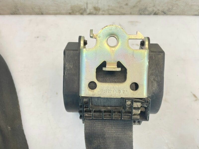 Ремень безопасности Renault Duster 2012 8200934801 HSM F4RA400, передний правый (с пробегом)