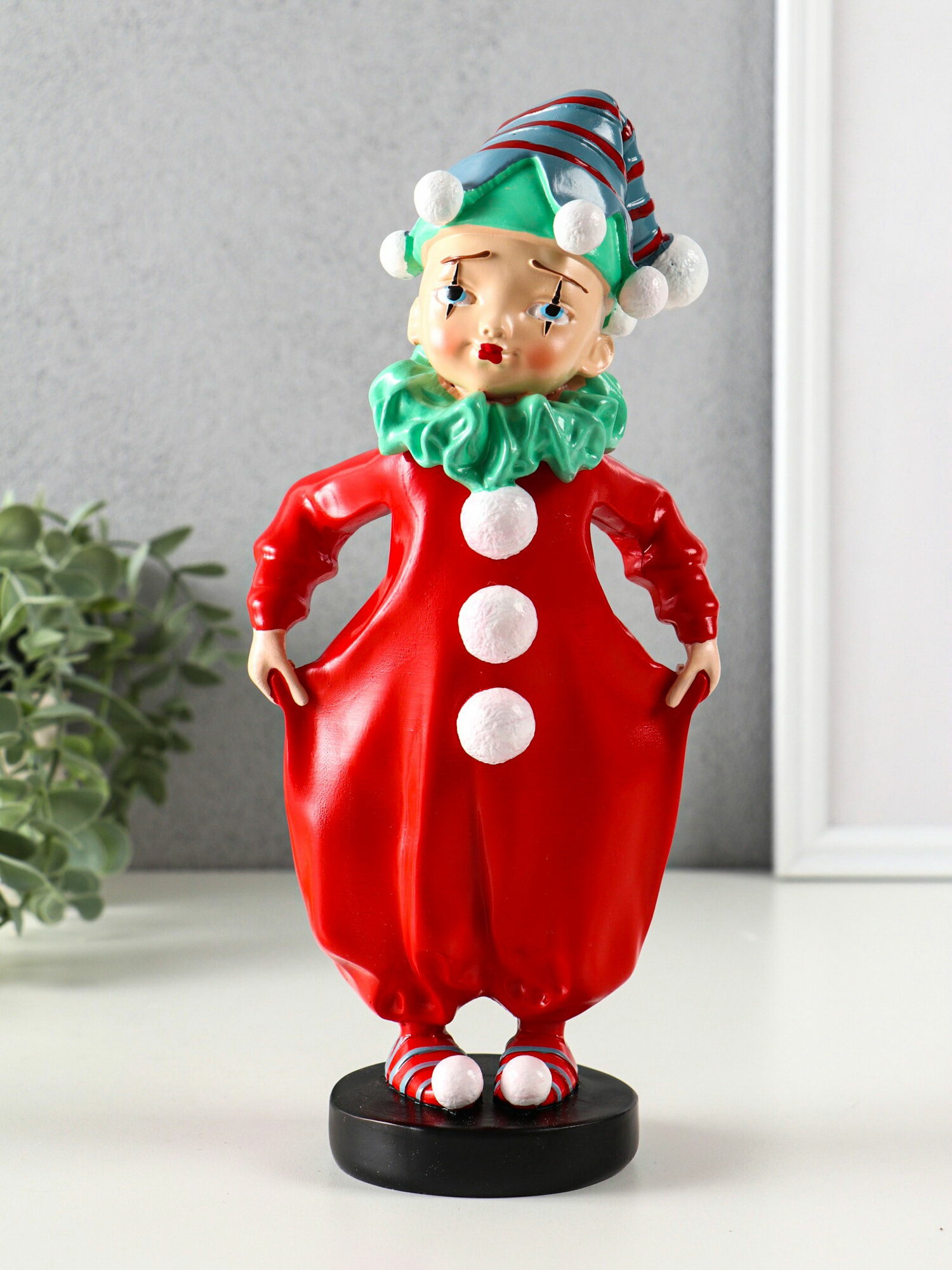 Фигурка полистоун "Маленький клоун в красном костюме", 12x8x27.5 см