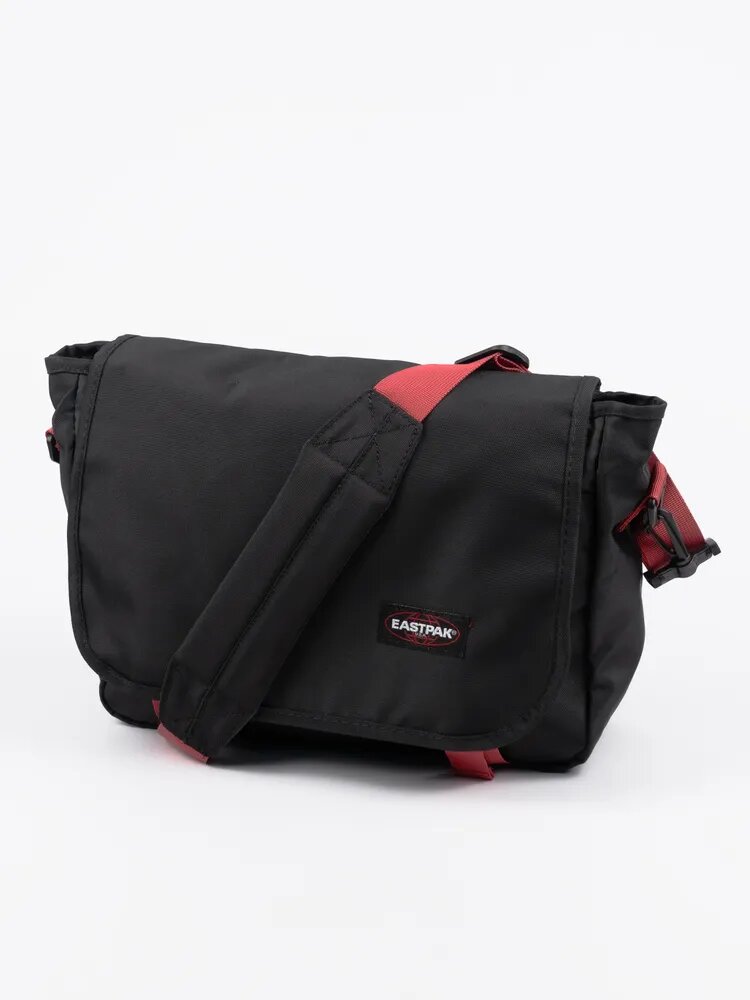 Сумка мессенджер на плечо Eastpak Jr 11,5л черная, красный ремень