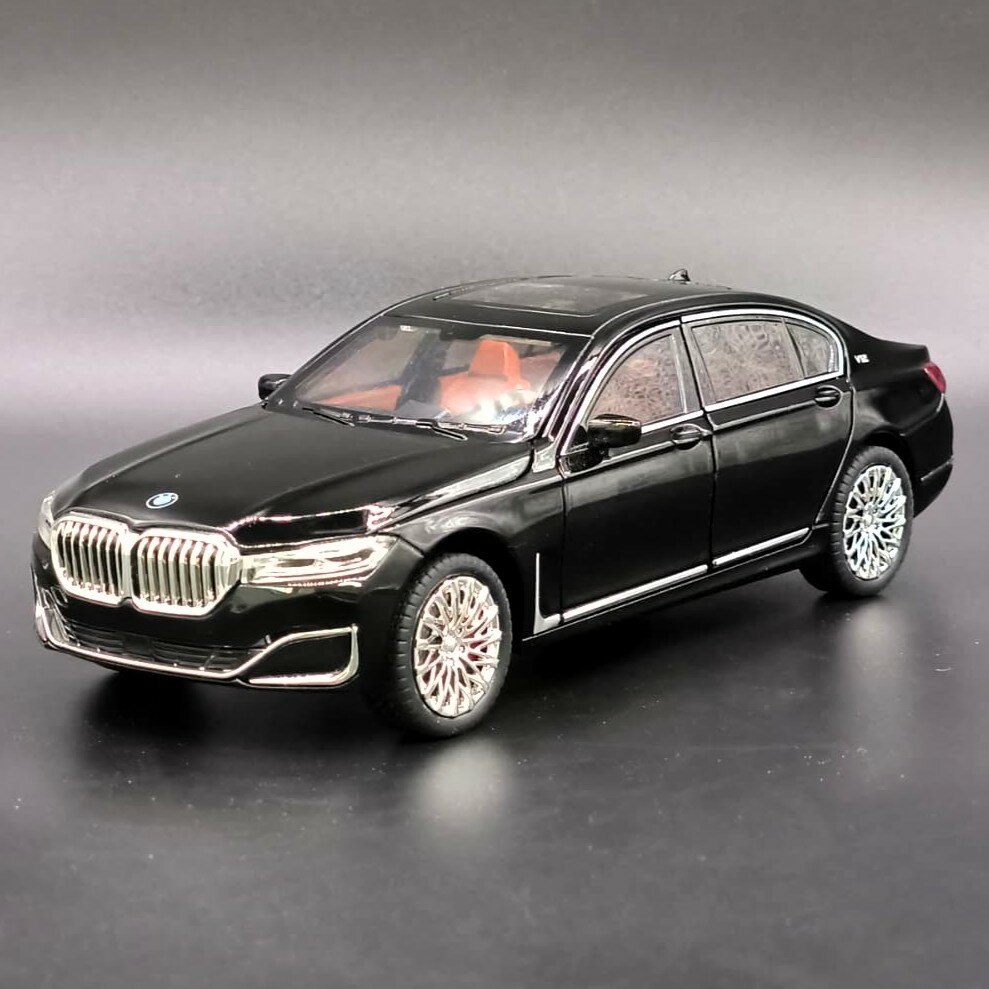 Металлическая машинка BMW 7 с инерционным механизмом и свето-звуковым сопровождением. Масштаб модели БМВ7 1:24