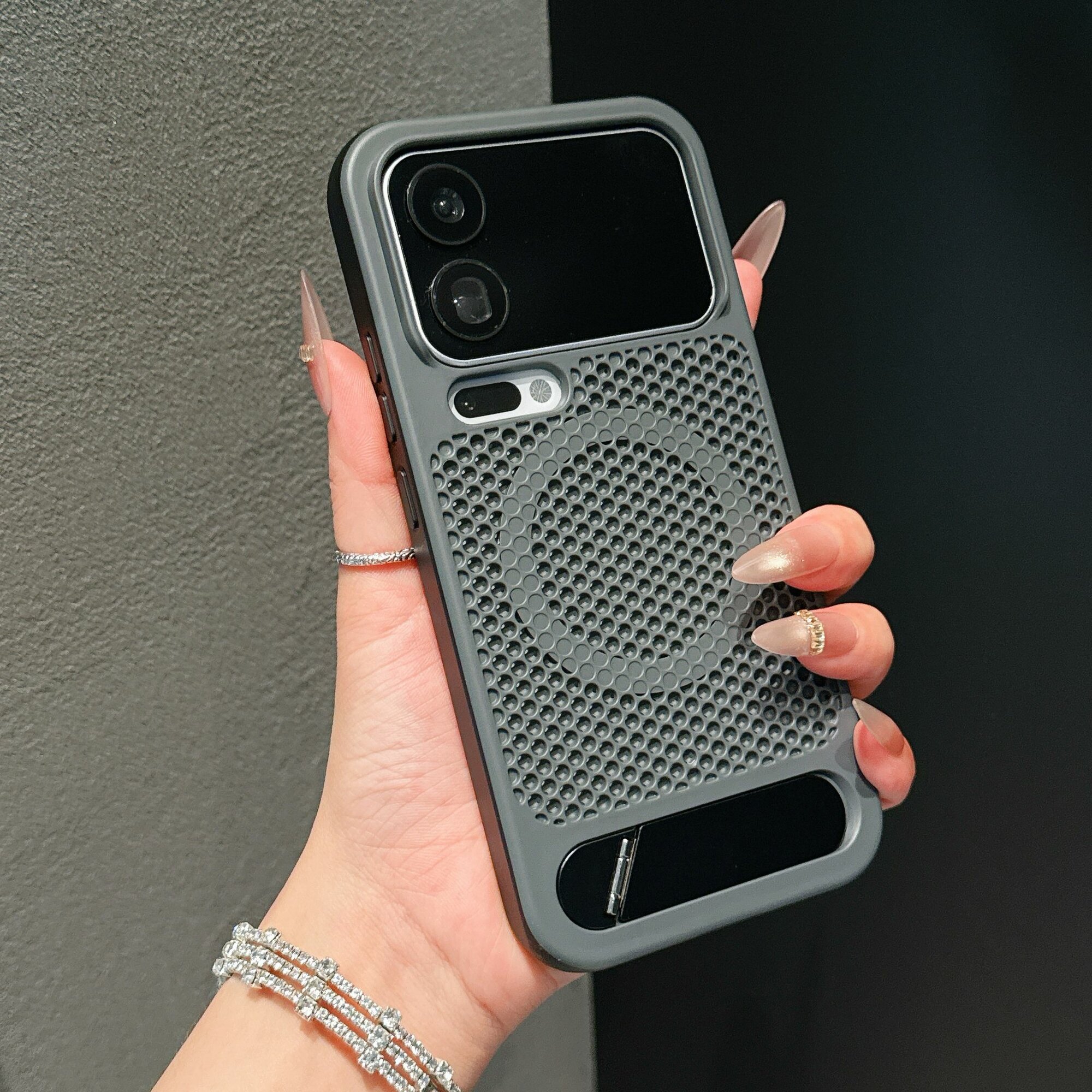 Чехол для Xiaomi 17 Pro Max с магнитной системой, сотовая конструкция для охлаждения и скрытым металлическим держателем