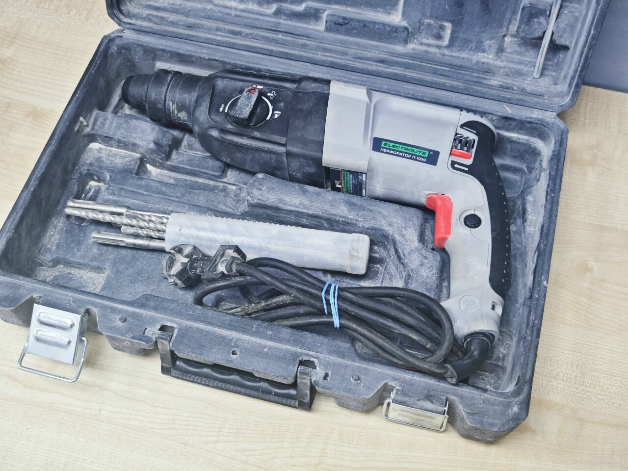 Перфоратор сетевой SDS-plus Electrolite П 1050, 1050 Вт, 4 Дж Б/У уценка