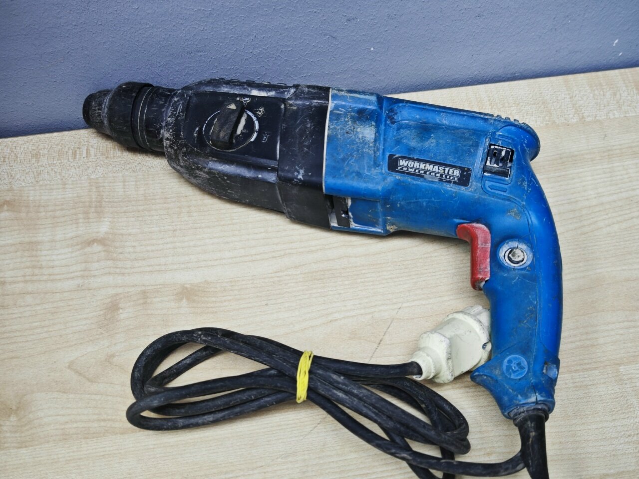 Перфоратор Workmaster ПР-1000, SDS-Plus, горизонтальный двигатель, 1000Вт, 4,5Дж Б/У уценка