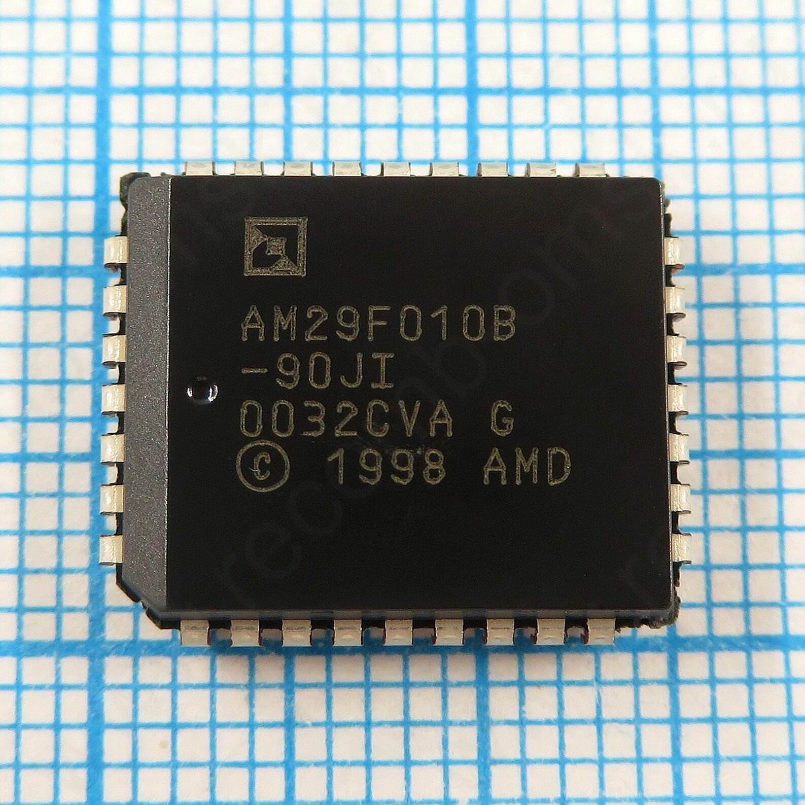 AM29F010B-90JI - Flash-память