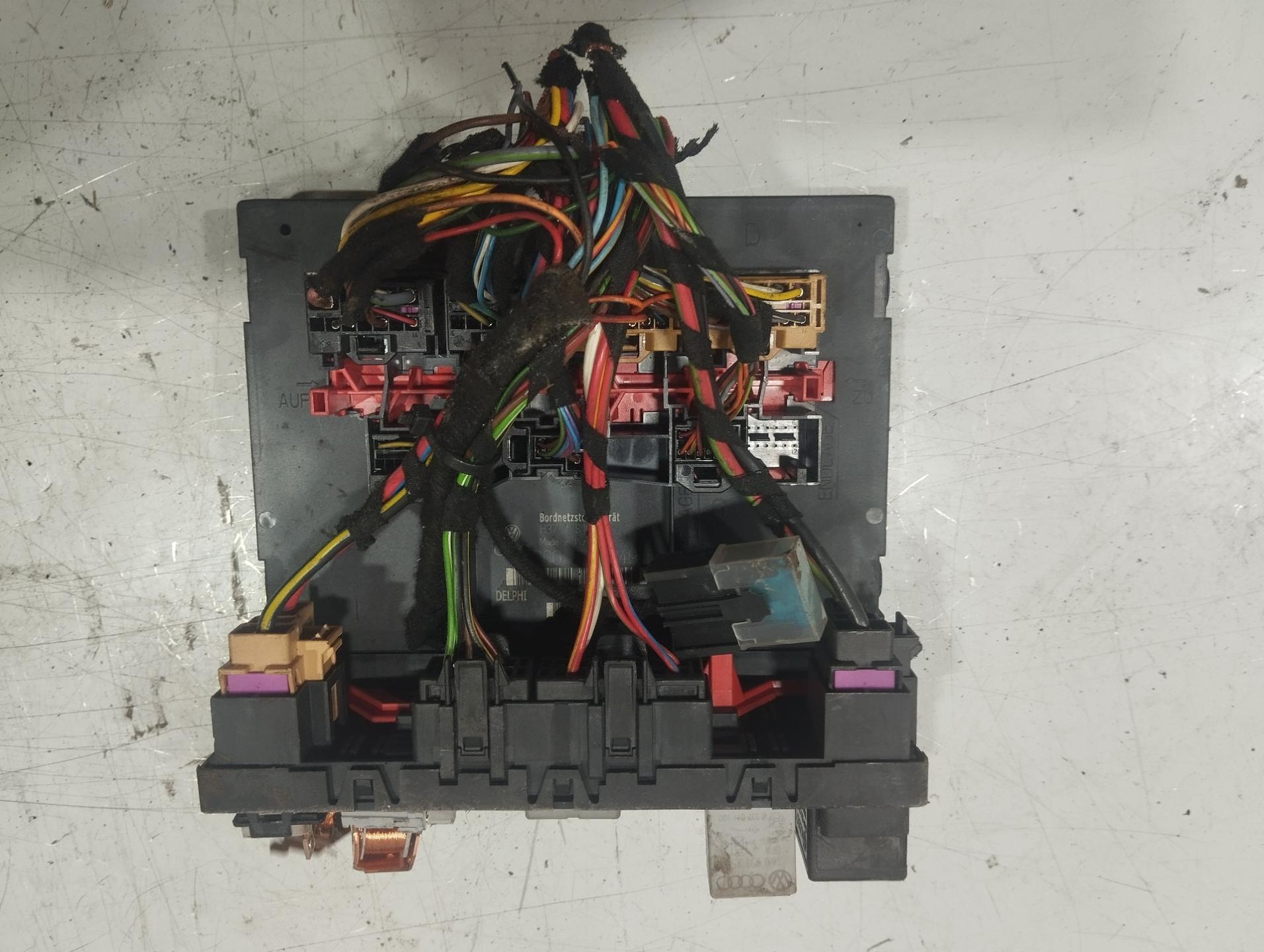 Блок комфорта Volkswagen Passat B6 (2005 - 2010) 3C0937049E