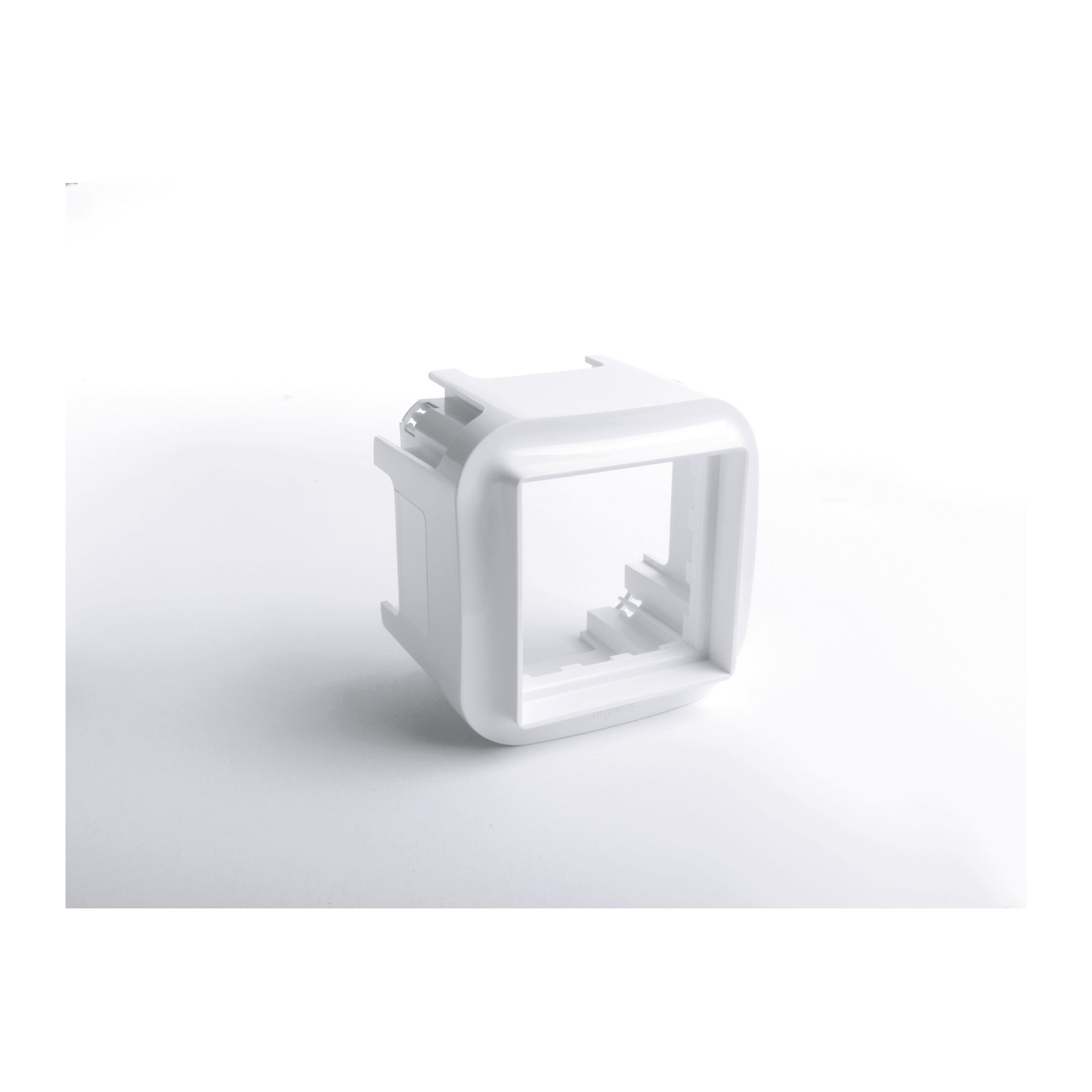 Legrand (Легранд) Адаптер для механизмов Mosaic™ 45х45 белый, Quteo 782225