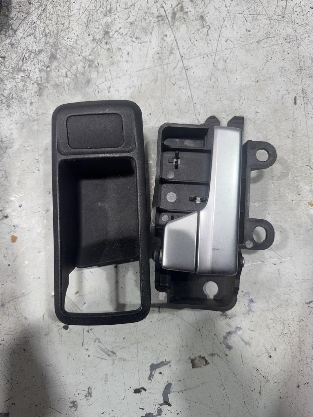 Ручка внутренняя двери передней левой Ford Focus 2 (2004 - 2008) 3M51R22601BB
