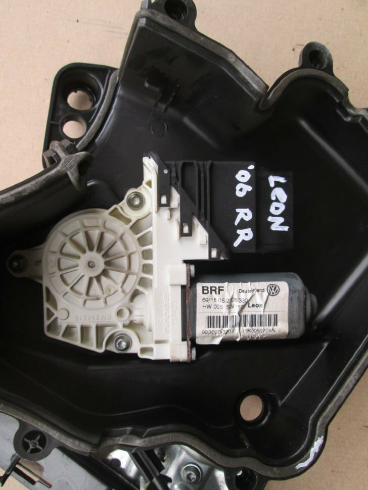 Моторчик стеклоподъемника заднего правого 1K0959704N Seat Leon б/у