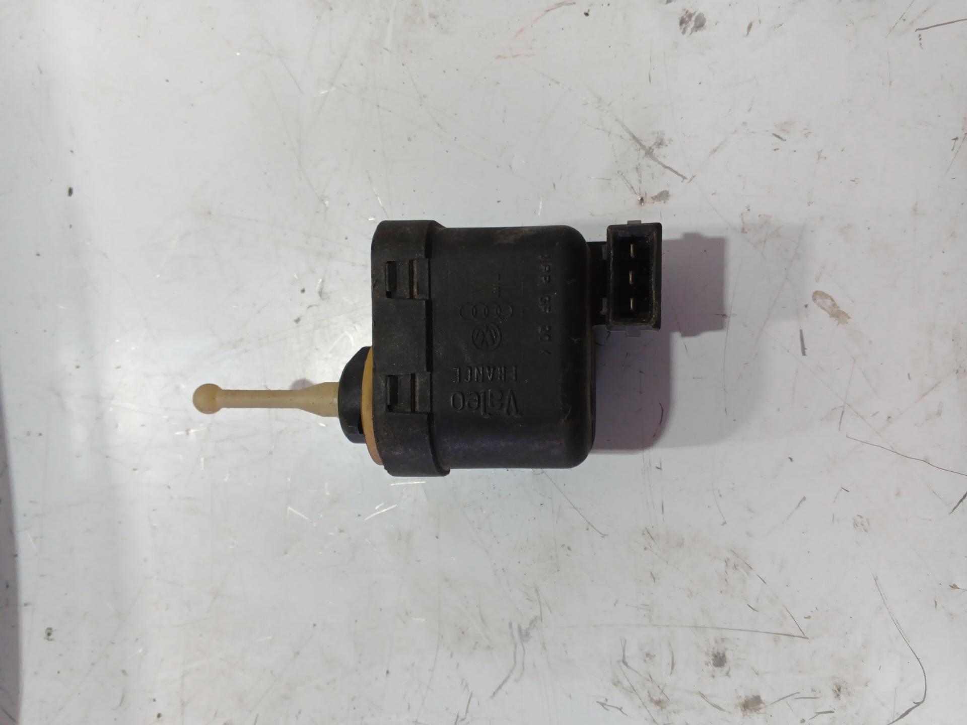Корректор фар Audi A4 B5 (1994 - 1999) 8D0941030B