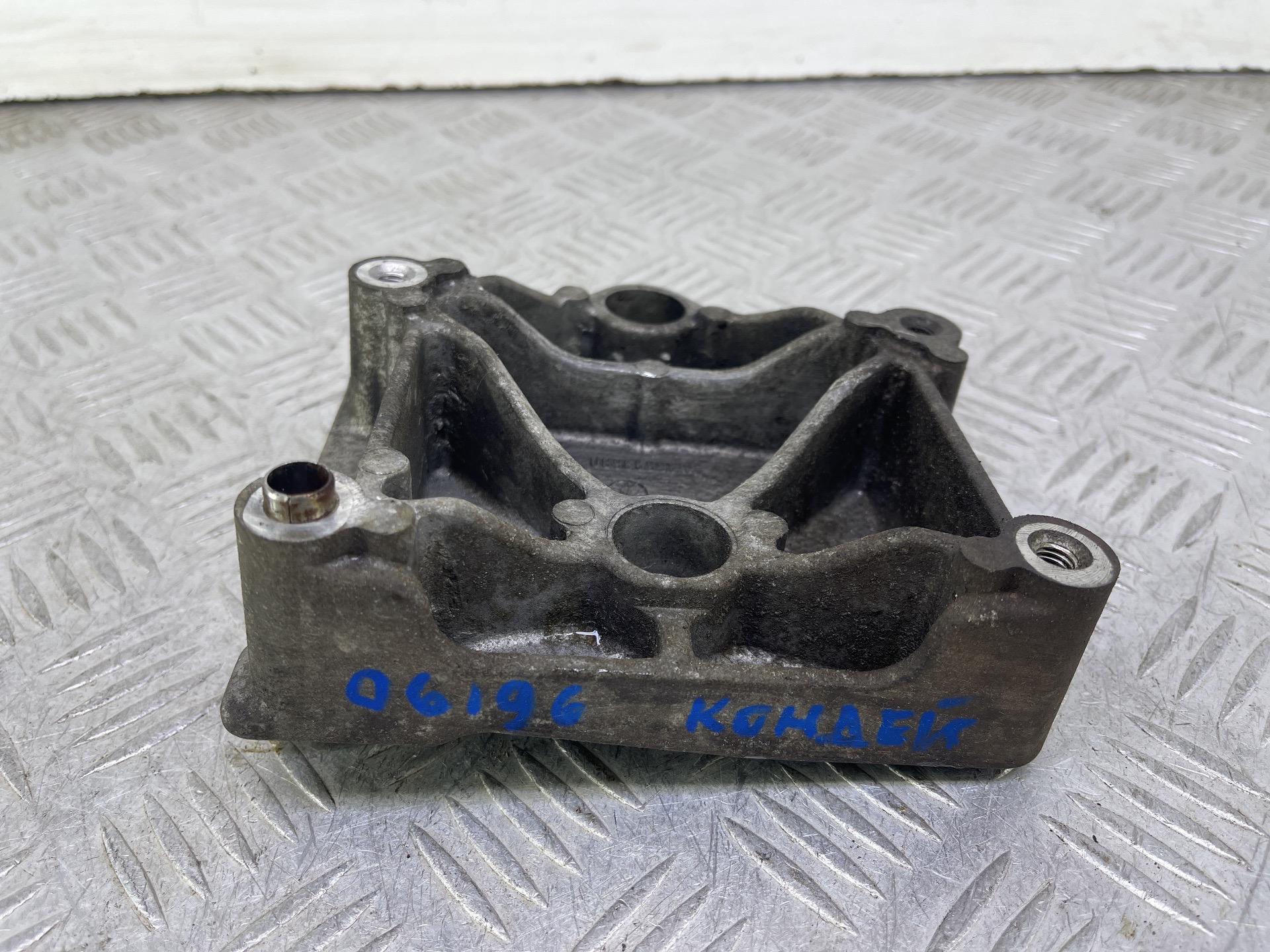 Кронштейн компрессора кондиционера Peugeot 307 2005 9636693680