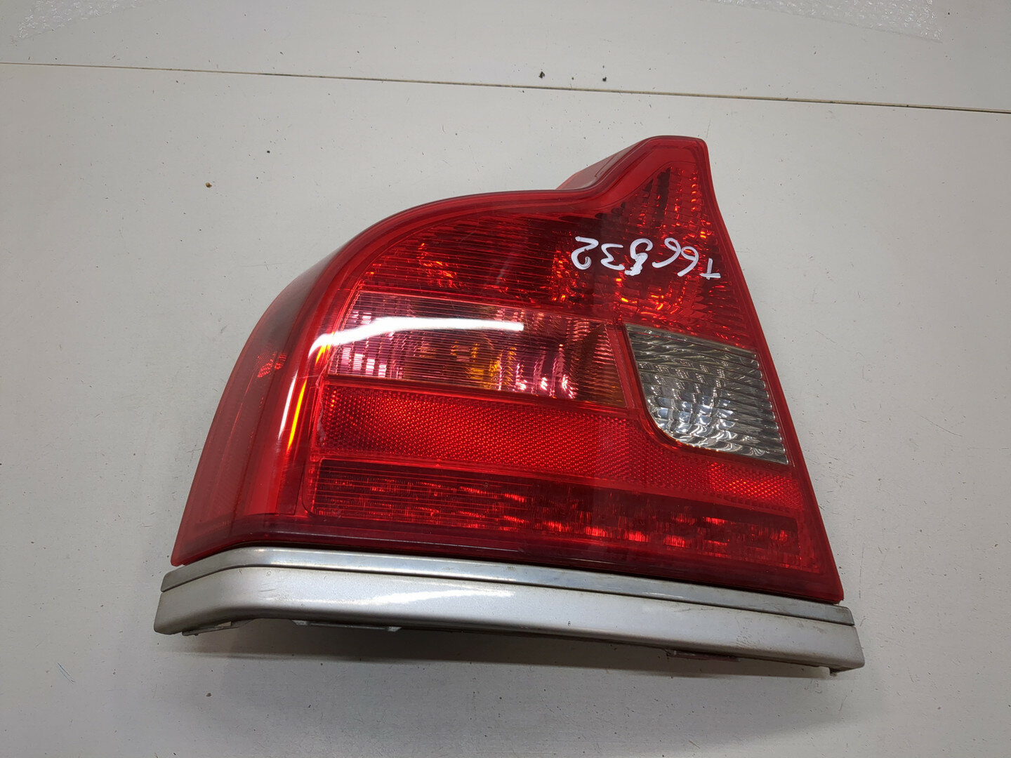 Фонарь (задний) левый Volvo S80 Б/У