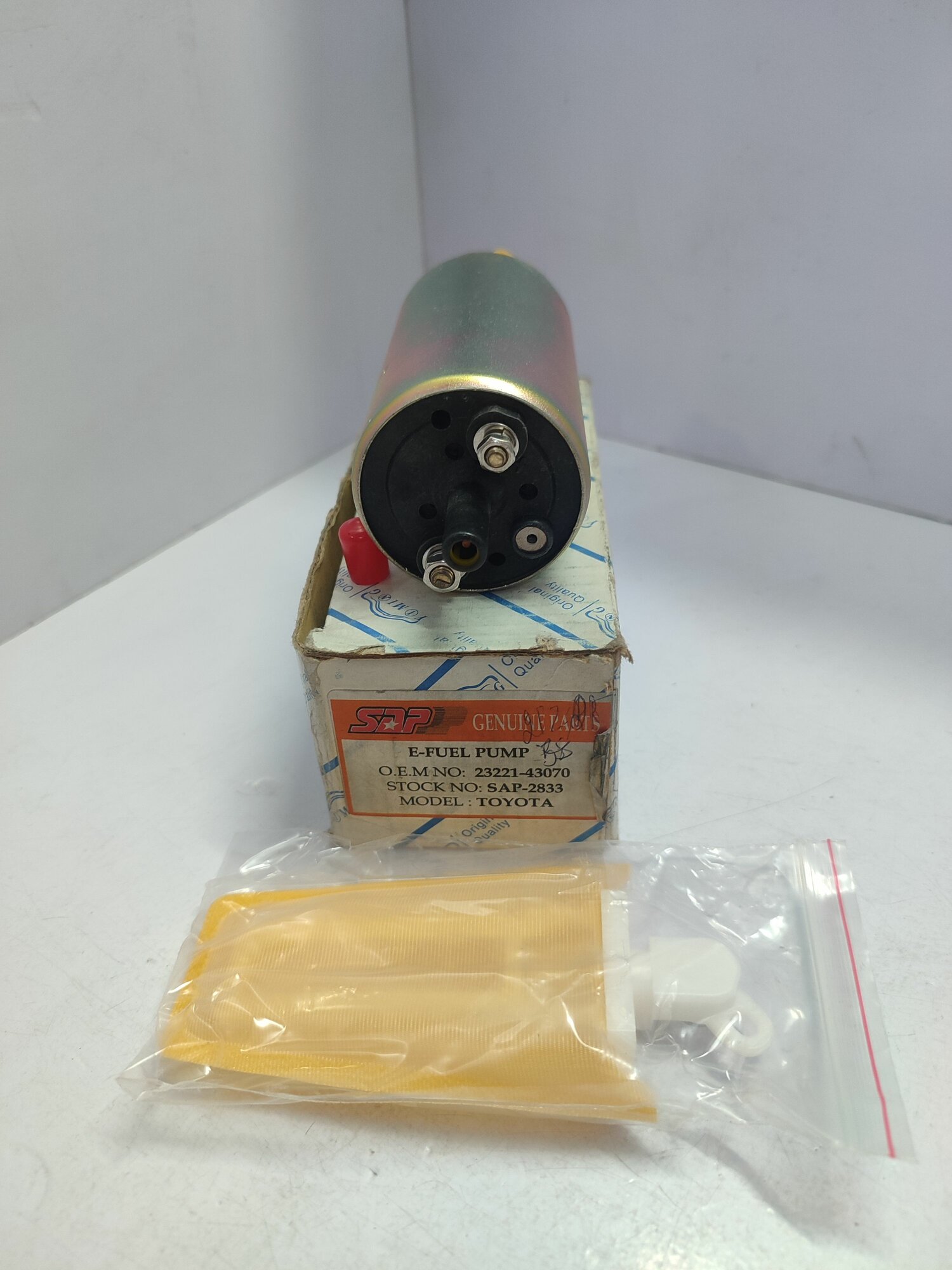Топливный насос Тойота 2RZ; 2TZ-FE; 3F-E Бензонасос 23220-43070