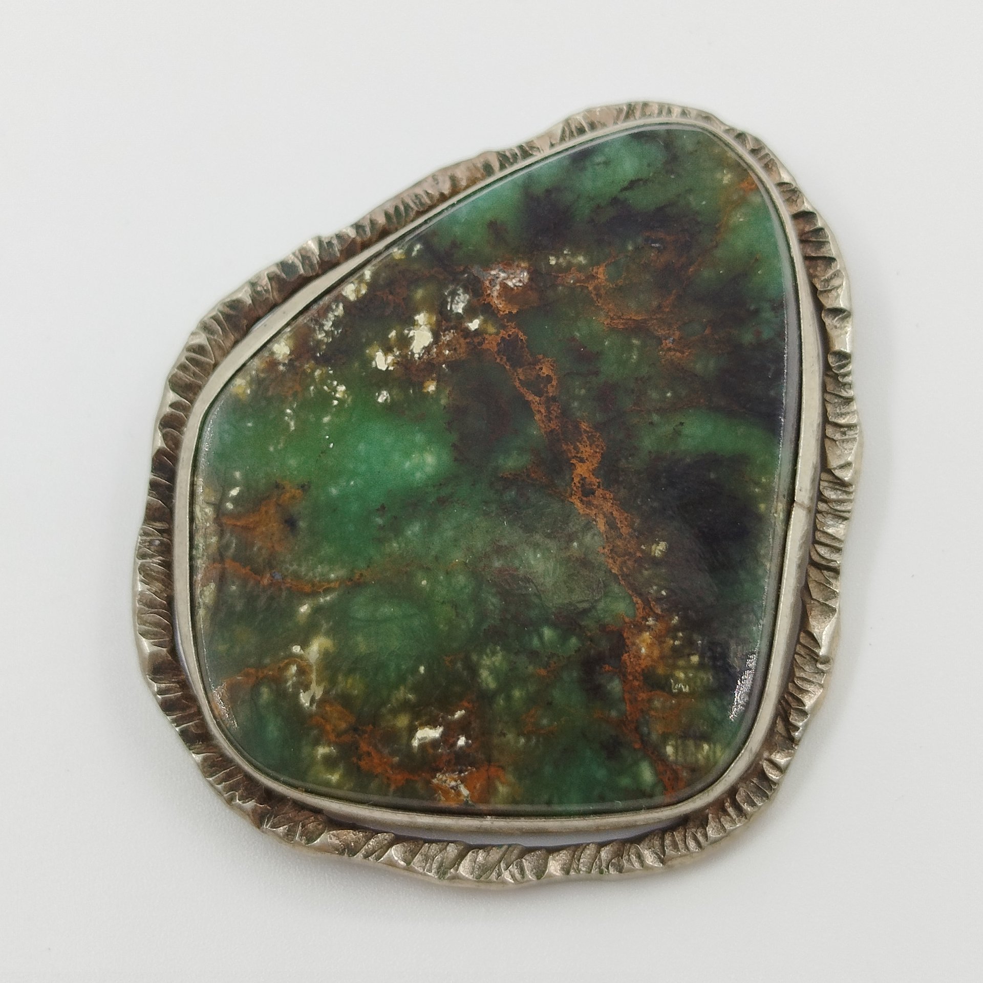 Брошь зеленого оттенка, металл, камень, 1970-1990 гг.
