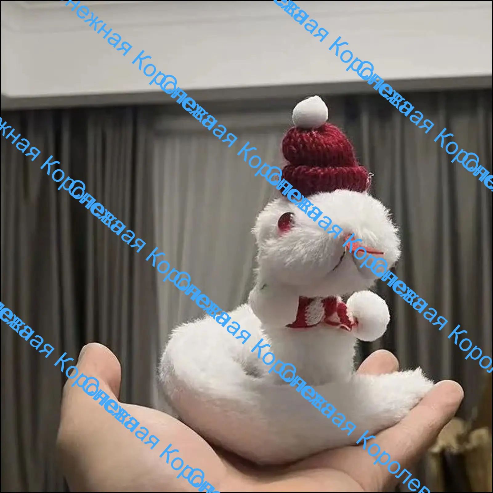 Мягкая игрушка змея белая с красной шапкой и шарфом, символ года змеи, подарок на Новый год