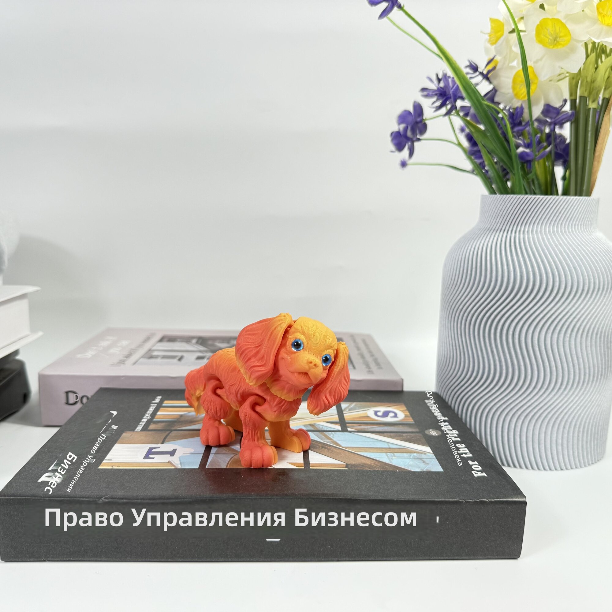 Фигурка пуделя цвет Красный кристалл размер маленький (5.12 дюйма) с пушистыми ушами и детализированной текстурой шерсти, коллекционная статуэтка для домашнего декора и подарка на праздники